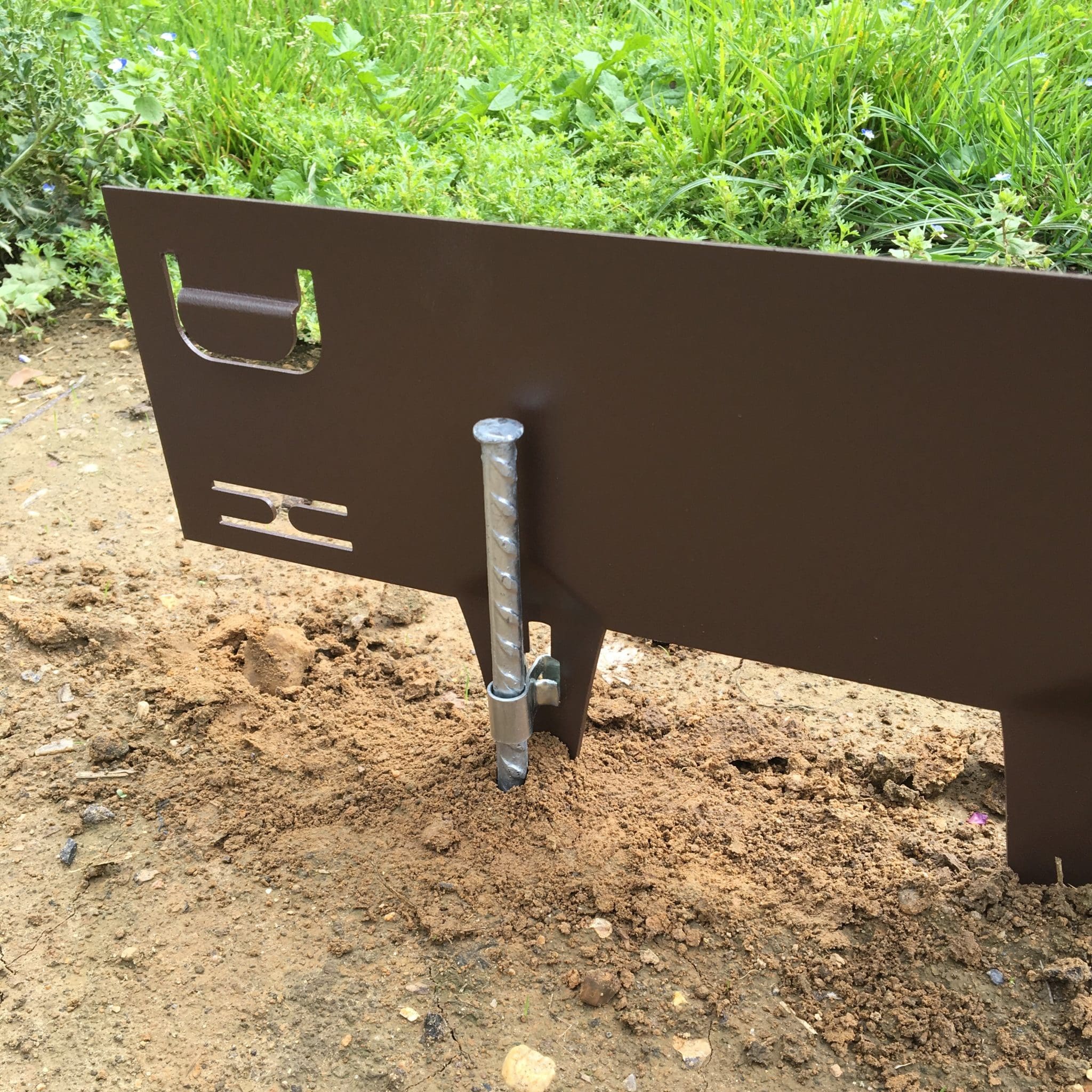 Lawn Edging Support Pins | Lawncare Tools | TurfOnline