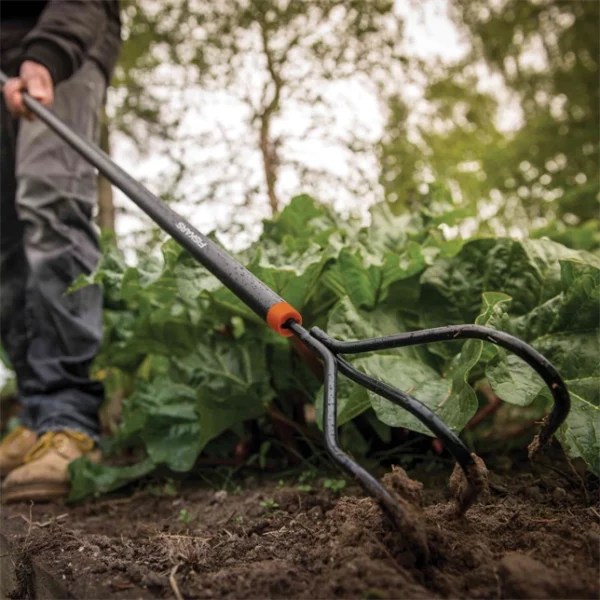 Fiskars® Solid™ Cultivator | Turf Online